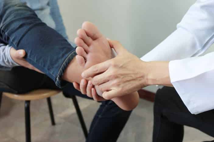 The Benefits of Regular Foot Exams for Early Detection of Medical ...