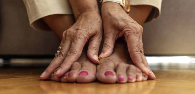 Top of Foot Pain: Causes, Remedies, and When to See a Specialist - Feet ...