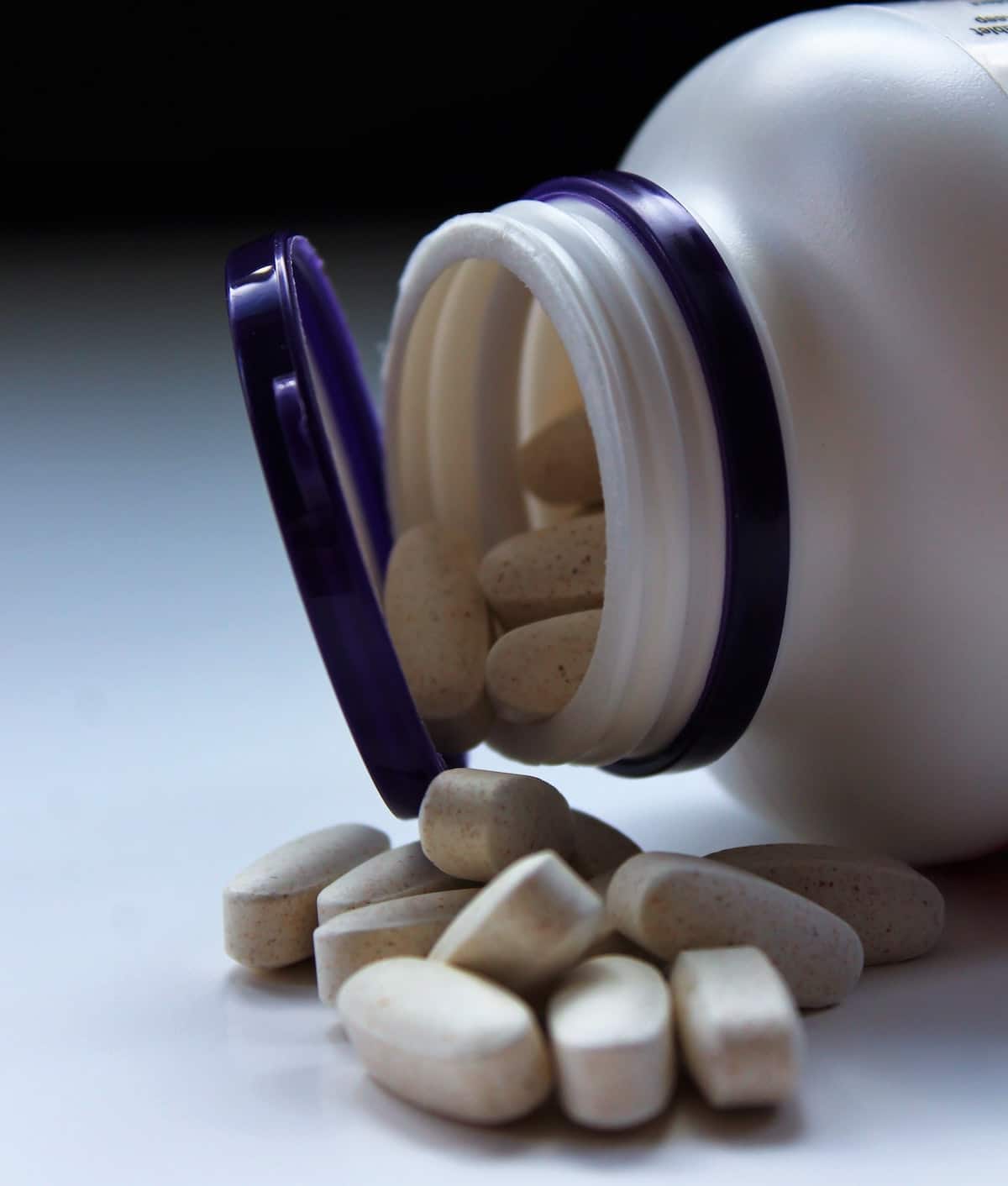 Beau's Lines on Nails: Causes, Symptoms, Treatment - Feet First Clinic