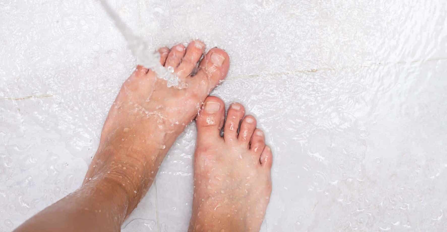 How to Treat a Cracked Toenail - Feet First Clinic